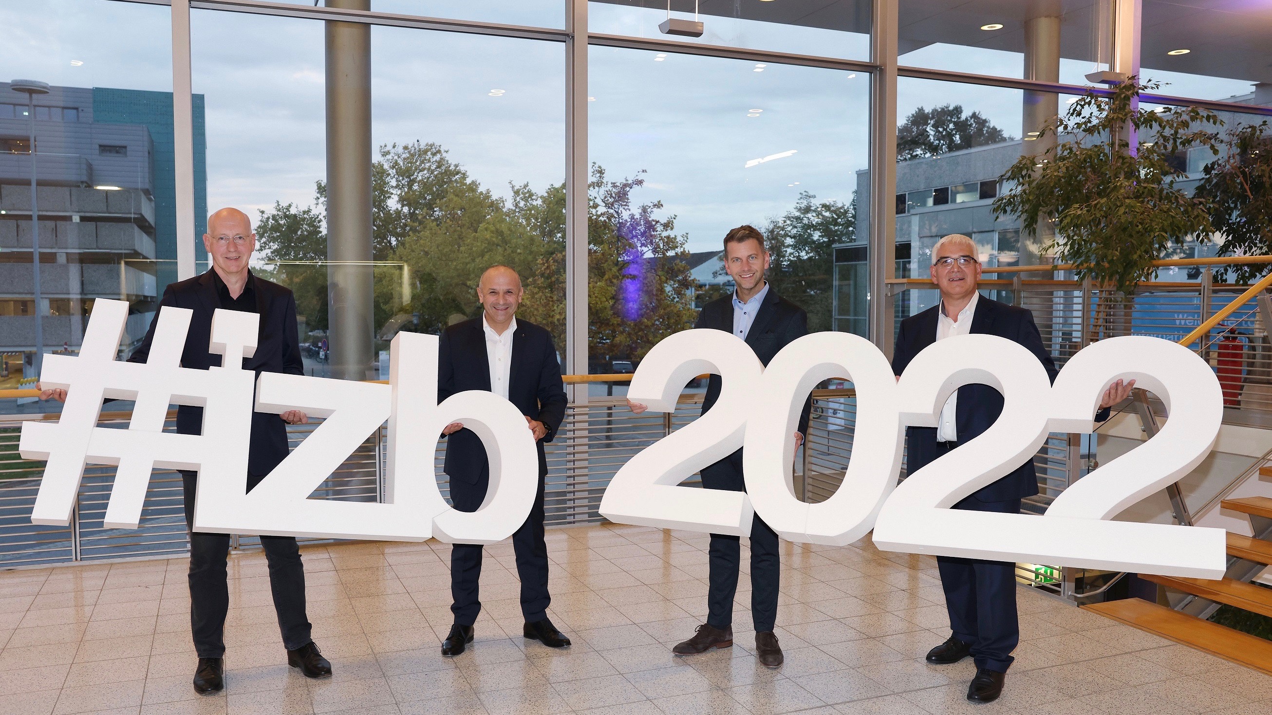 Internationale Zuliefererbörse IZB in Wolfsburg eröffnet ...