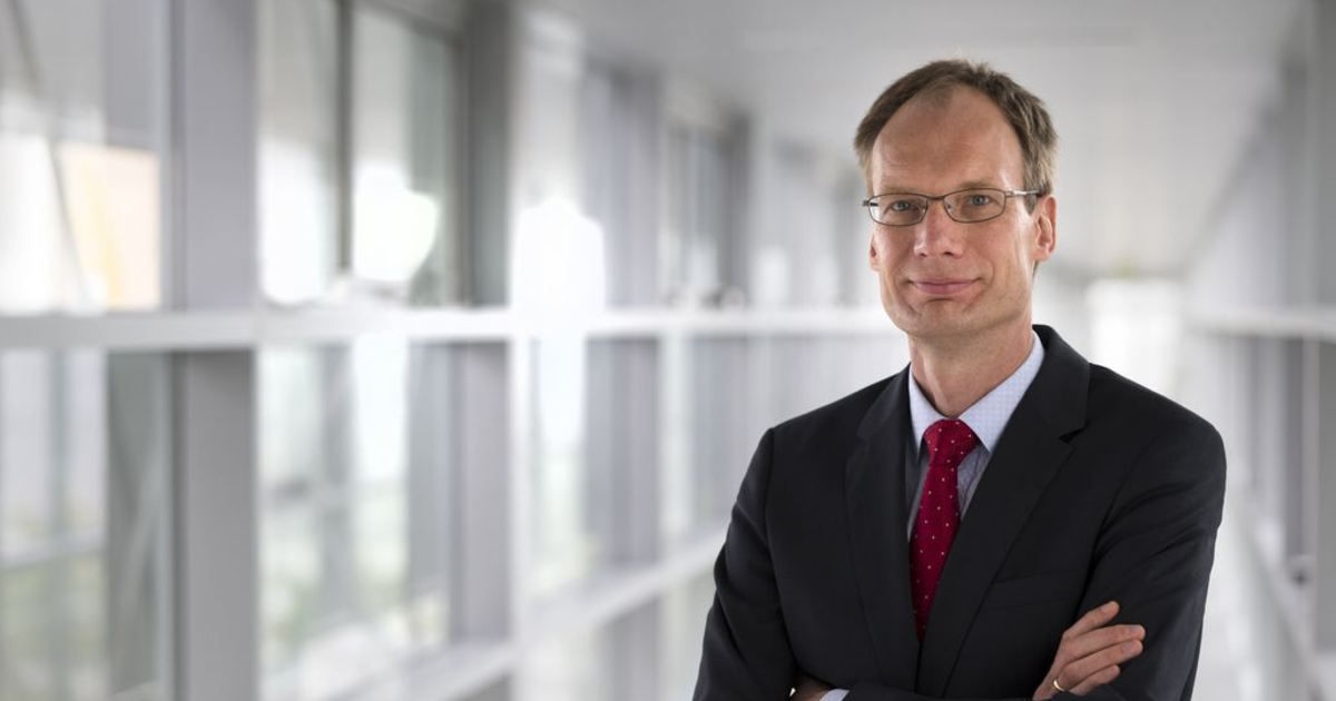 Michael Lohscheller spricht auf dem Automobilwoche Kongress ...