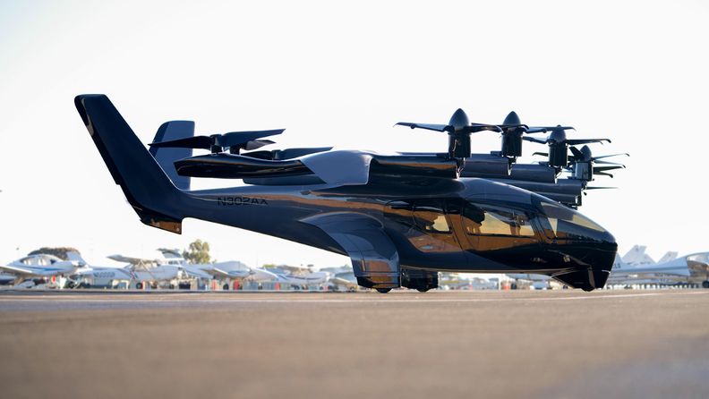 Elektrischer Senkrechtstarter: Stellantis baut Flugtaxi von Archer in ...